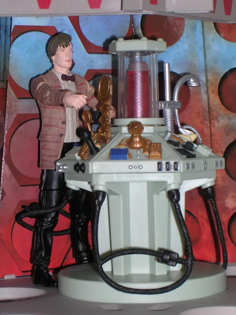 Doctor Who: Junk TARDIS Playset by Character Options: figurefan ...