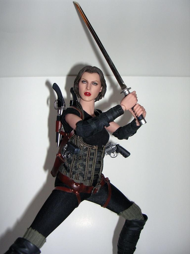 Resident Evil Afterlife: Movie Masterpiece Alice by Hot Toys, Part 2 ...