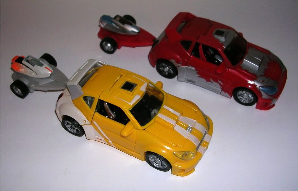 Transformers Classics: Bumblebee and Cliffjumper by Hasbro: figurefan ...